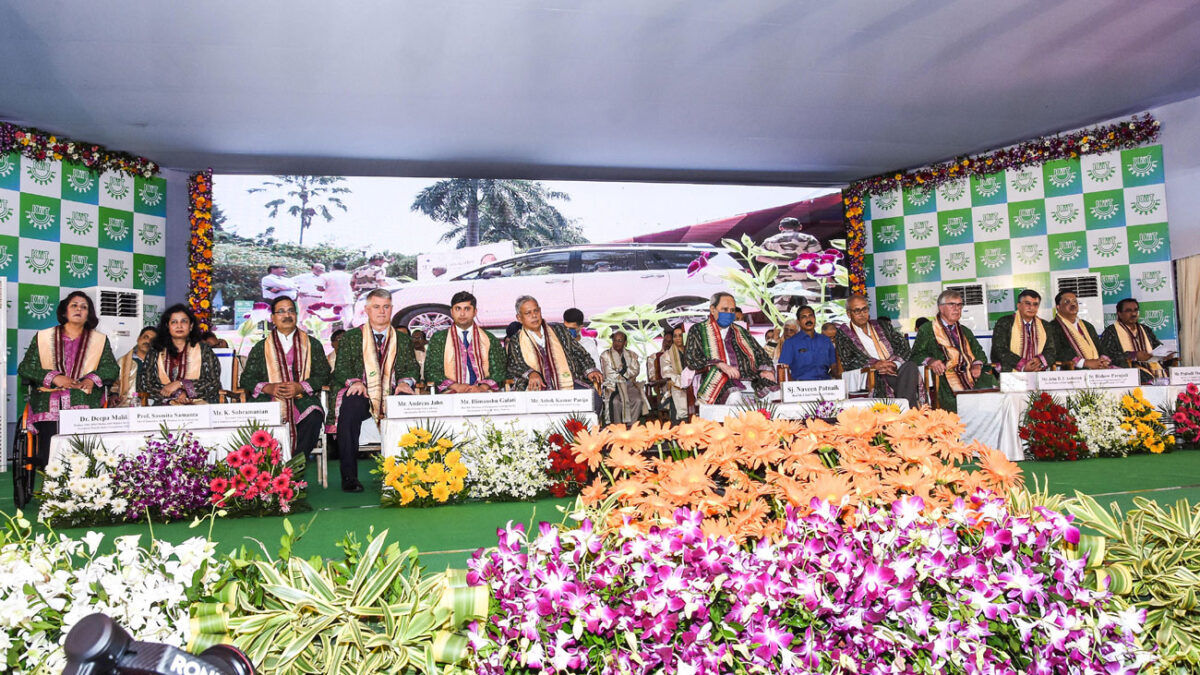 18th Annual Convocation of KIIT Knowledge is the New Engine of Economic ...
